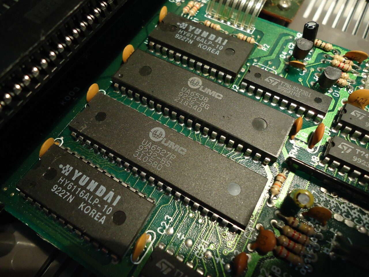 Mengenal Konsol Famiclone, Konsol Imitasi Berbasis 8-Bit Famicom - Gamedaim