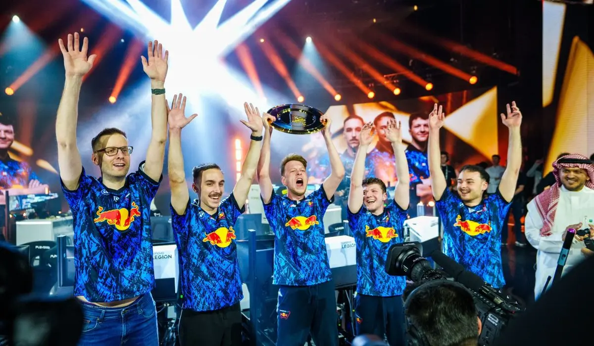 Angkat Trofi Perdana di Riyadh! Team Redline Juara Rennsport EWC 2025 ...